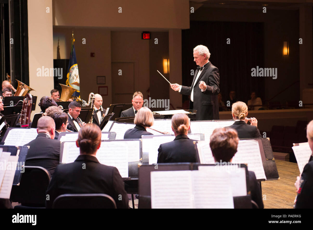 ALEXANDRIA, VA (Jan. 27, 2018) Dr. Mitchell Arnold conducts the US Navy ...