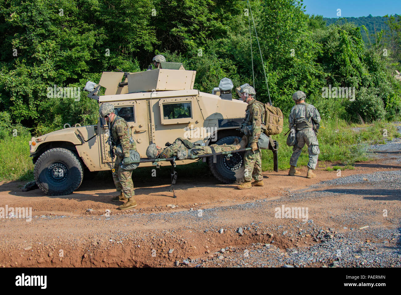New York Army National Guard Soldiers with the 105th Military Police ...