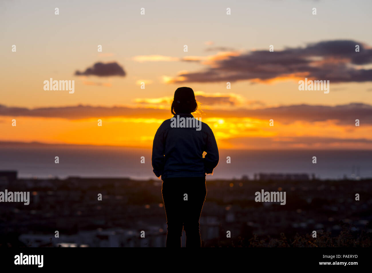 Edinburgh sun rising summer hi-res stock photography and images - Alamy
