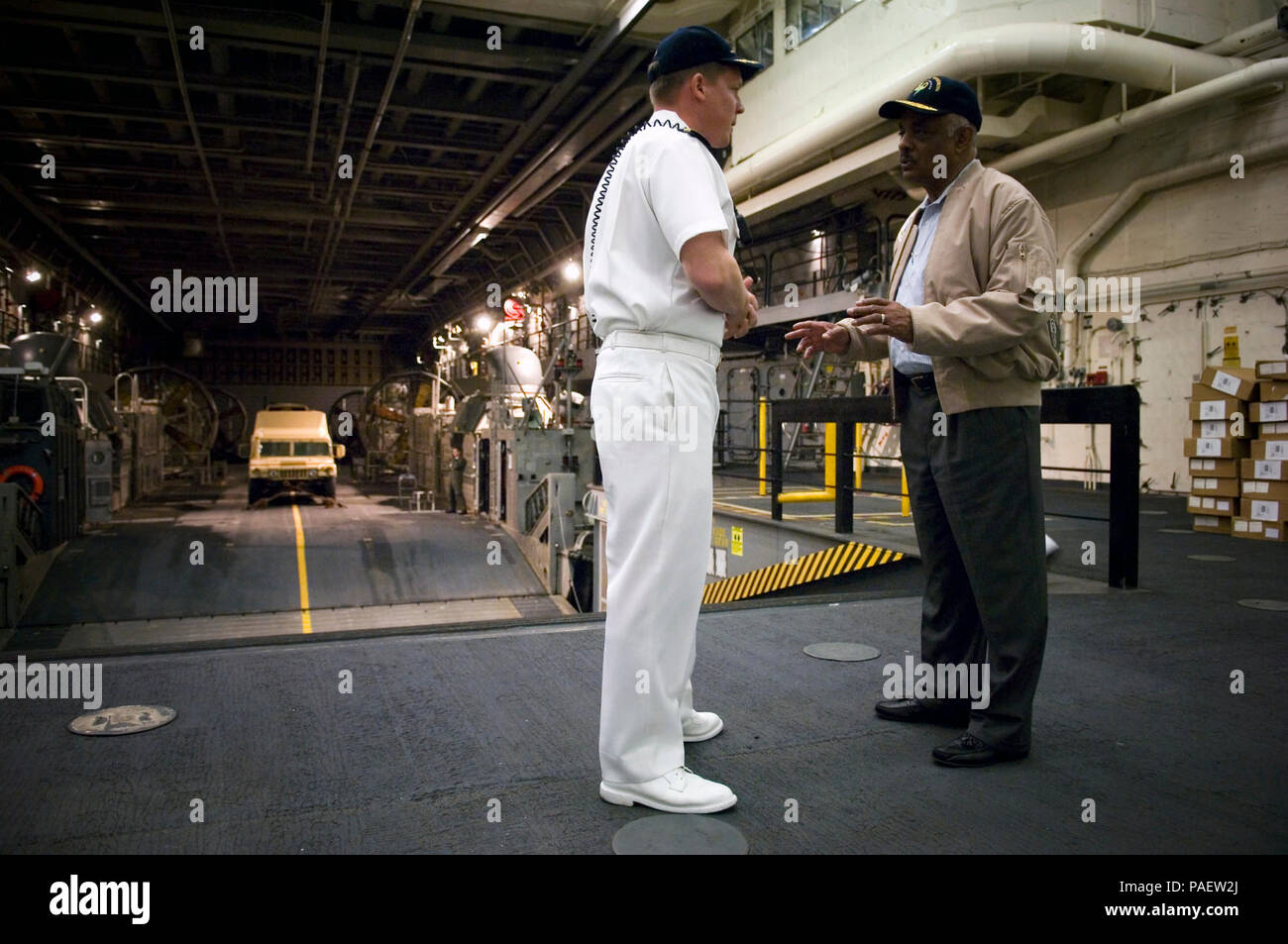 Acting Secretary of the Navy the Honorable BJ Penn speaks with Cmdr ...