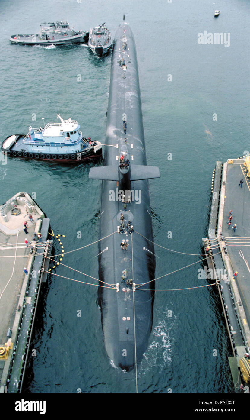Base, Bangor, ME (Aug. 15, 1998) -- The U.S. Navy's Trident nuclear ...
