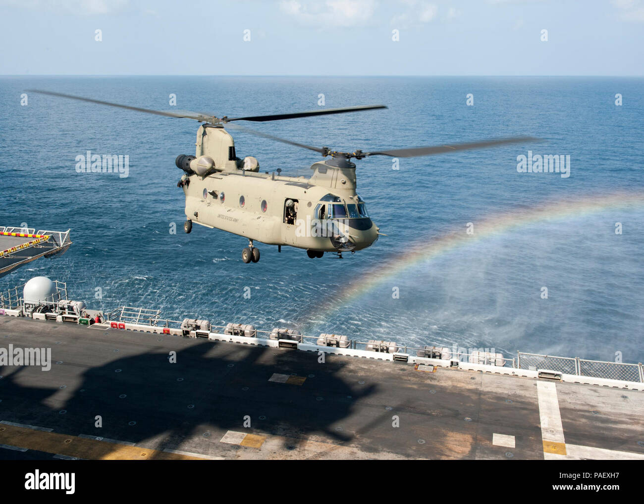 Chinook helicopter ship hi-res stock photography and images - Alamy