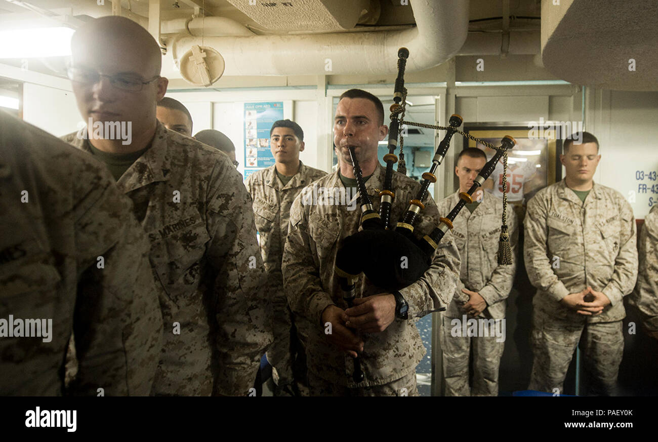 Amphibious transport dock uss harpers ferry lsd 49 hi-res stock ...