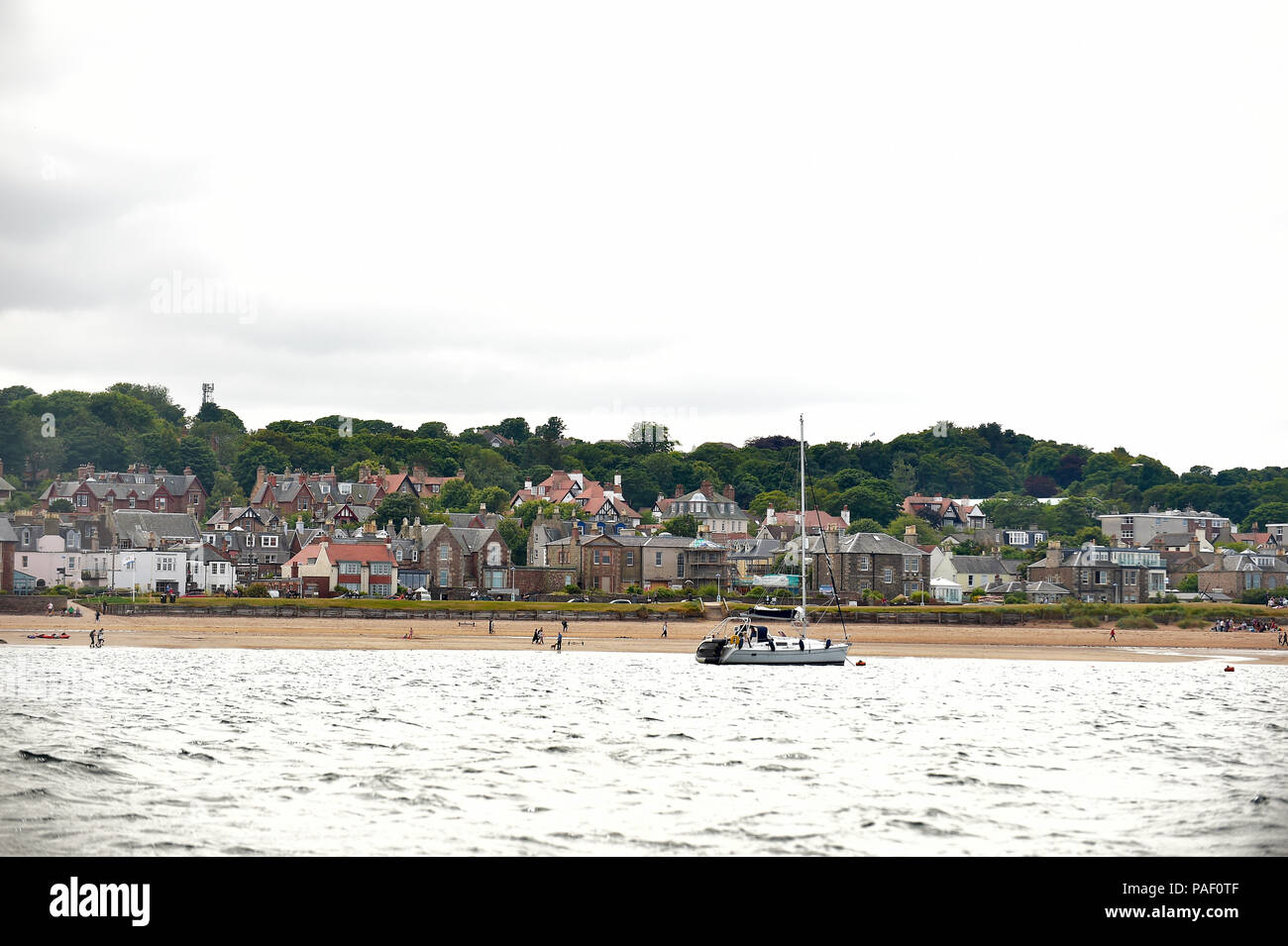 North berwick holiday town hi-res stock photography and images - Alamy