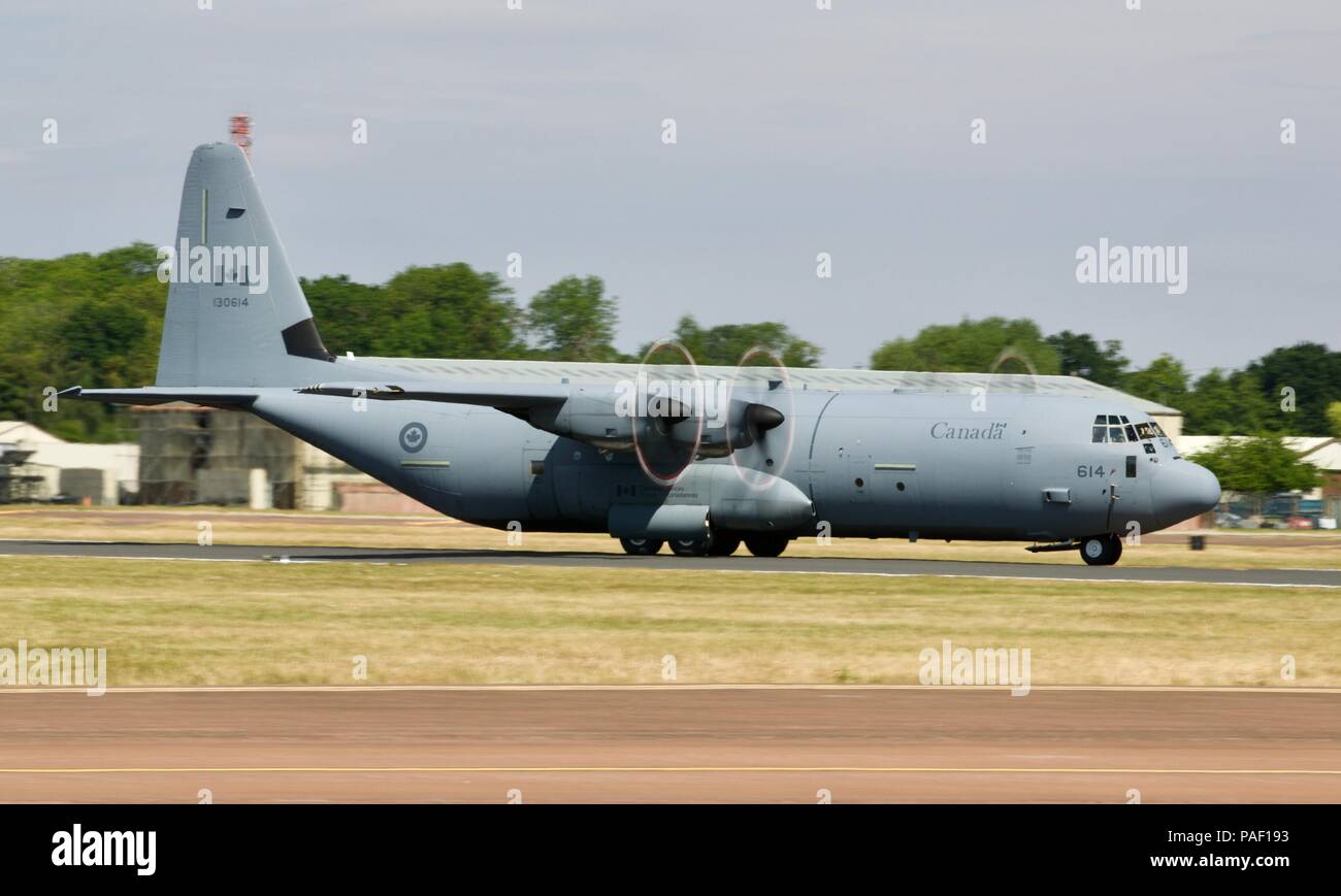 130 hercules taxiing hi-res stock photography and images - Alamy
