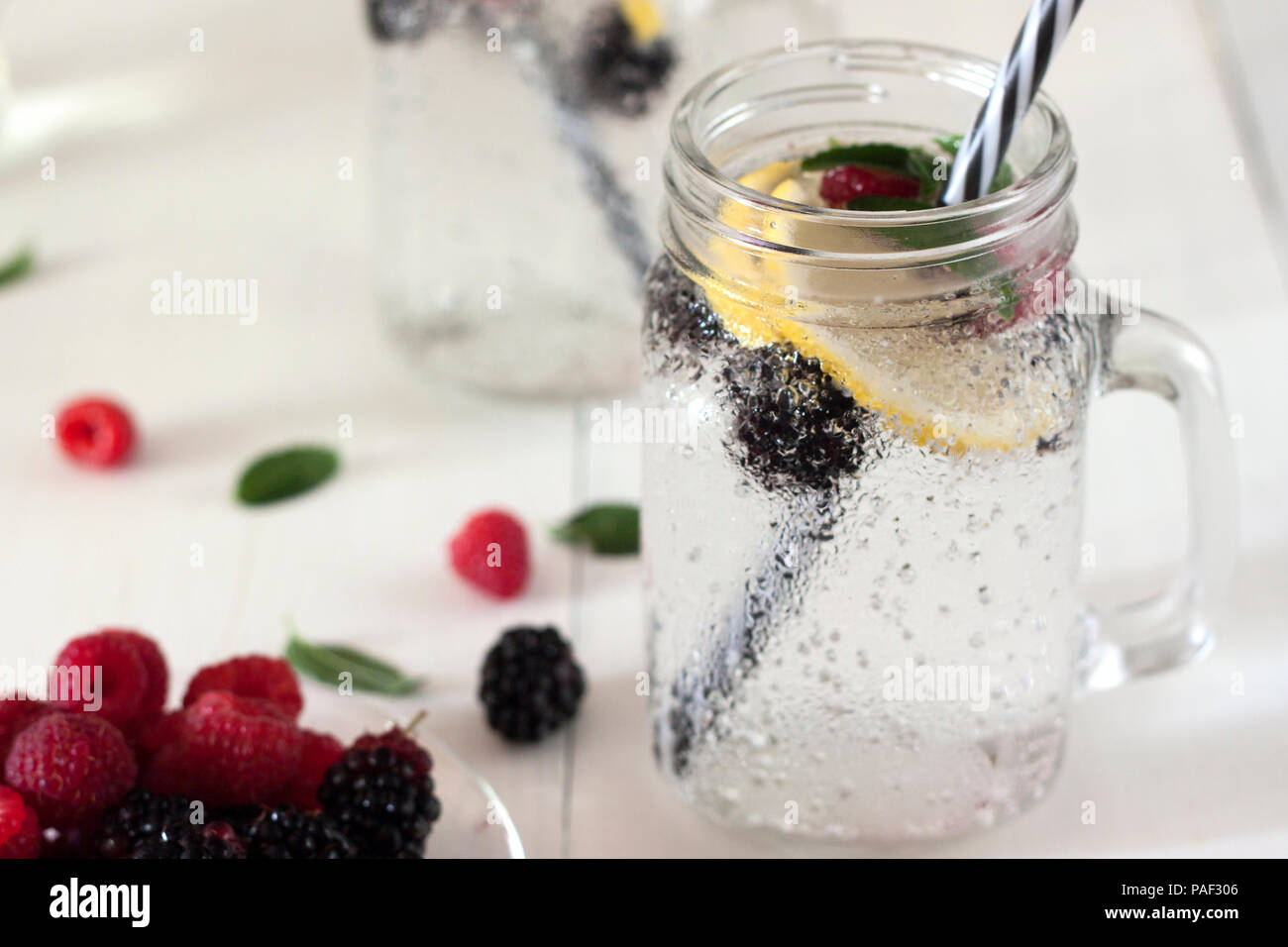 Emon juice hi-res stock photography and images - Alamy