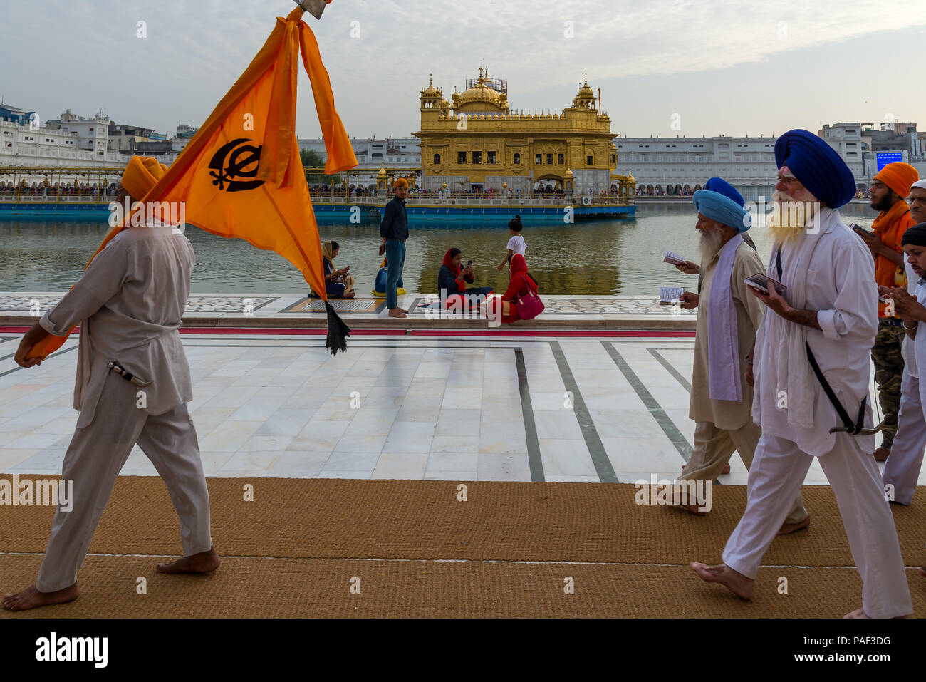 Worshipers wearing Sikh turbans march in a procession around Golden ...