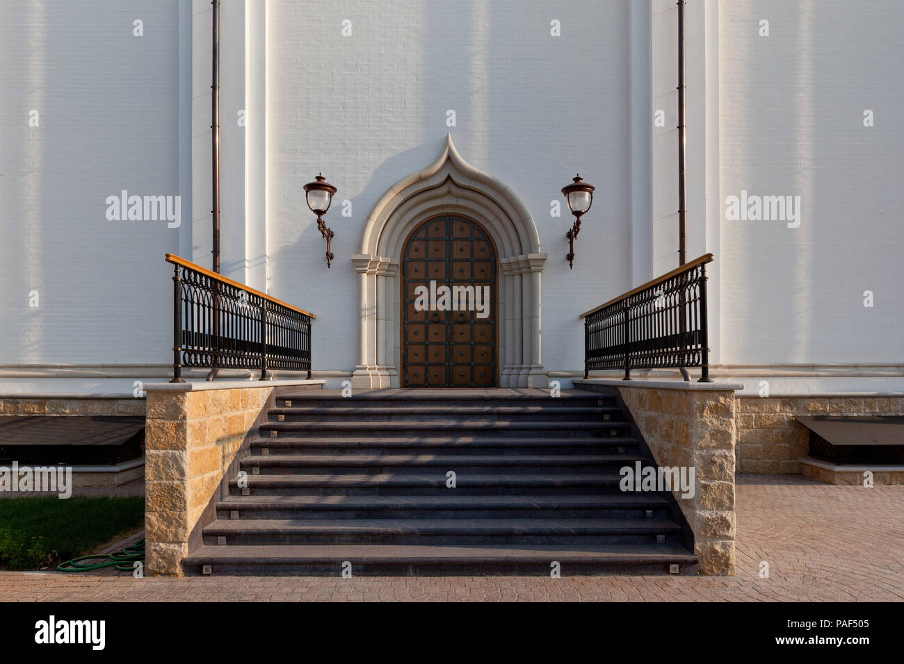 The portal of the church. The porch of the temple Stock Photo - Alamy