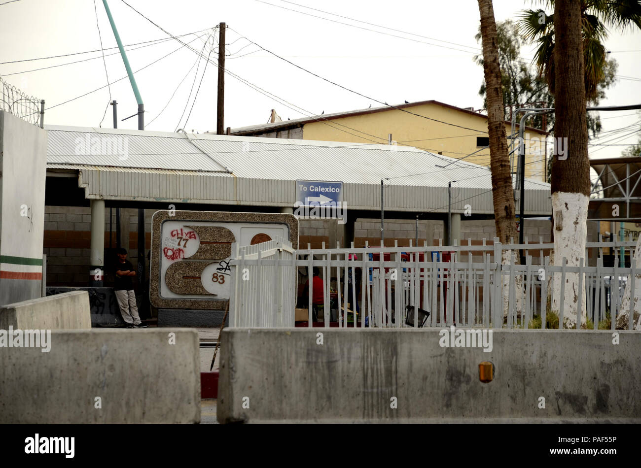 California and mexico border crossing hi-res stock photography and ...