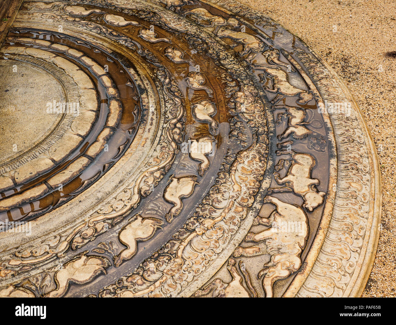 Semi circular staircase hi-res stock photography and images - Alamy