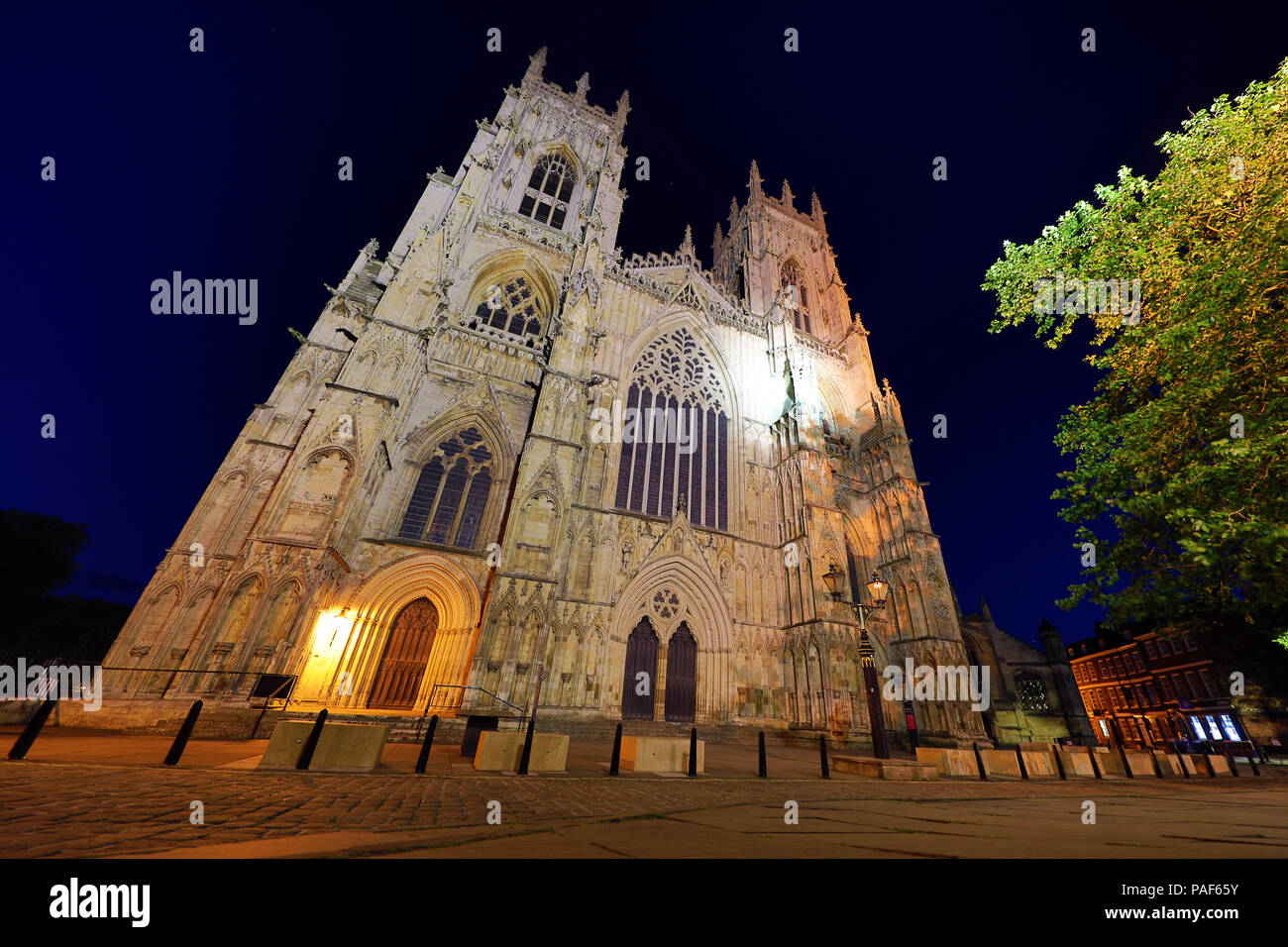 York Minster Cathedral at night in York, Yorkshire, England Stock Photo ...