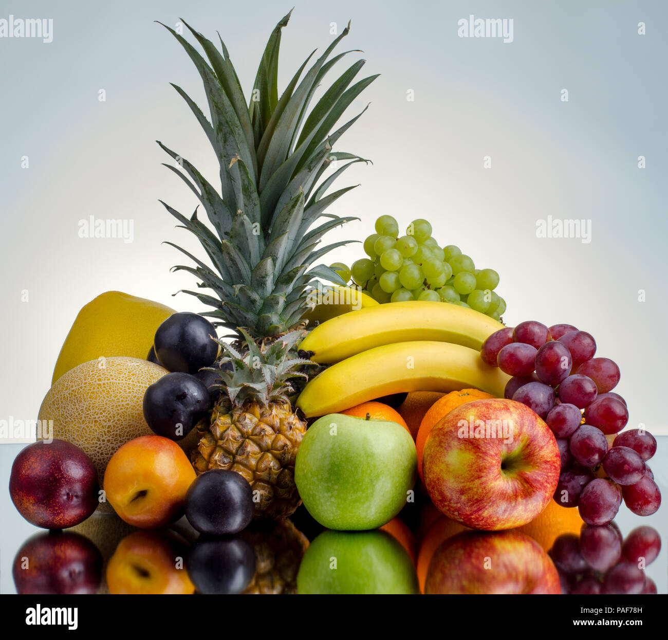 Orange coloured fruits hi-res stock photography and images - Alamy