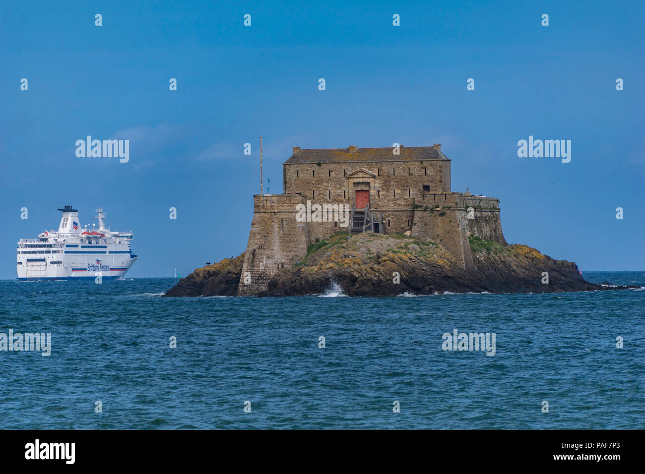 Saint malo ferry hi-res stock photography and images - Alamy
