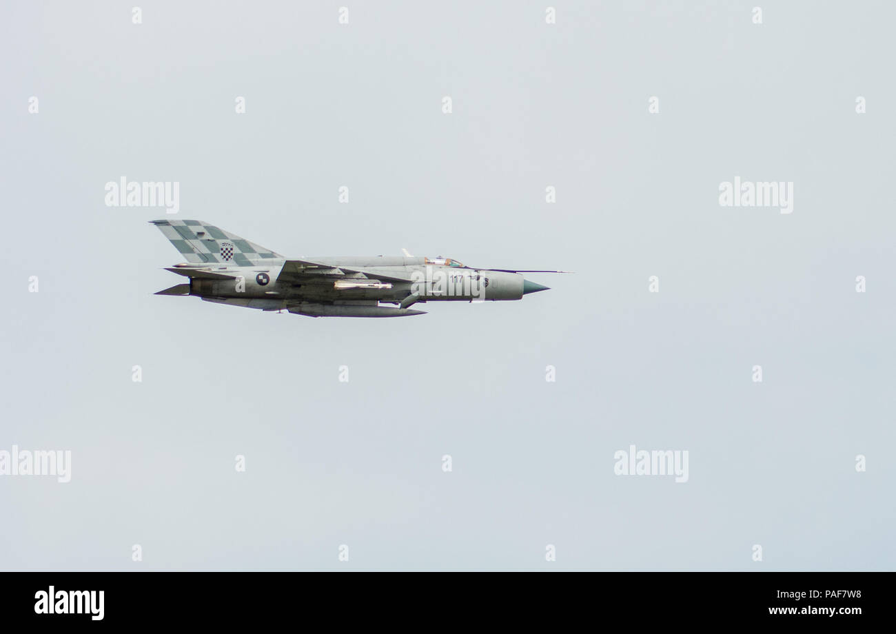 Fighter jet intercepting aircraft hi-res stock photography and images ...