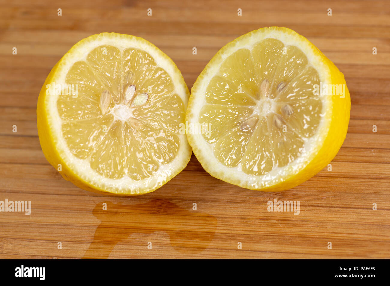 Close up of a lemon sliced in two Stock Photo - Alamy
