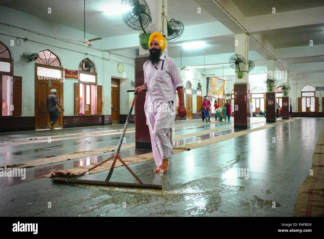 The langar at Golden temple at Amritsar, where 60000 free meals are ...
