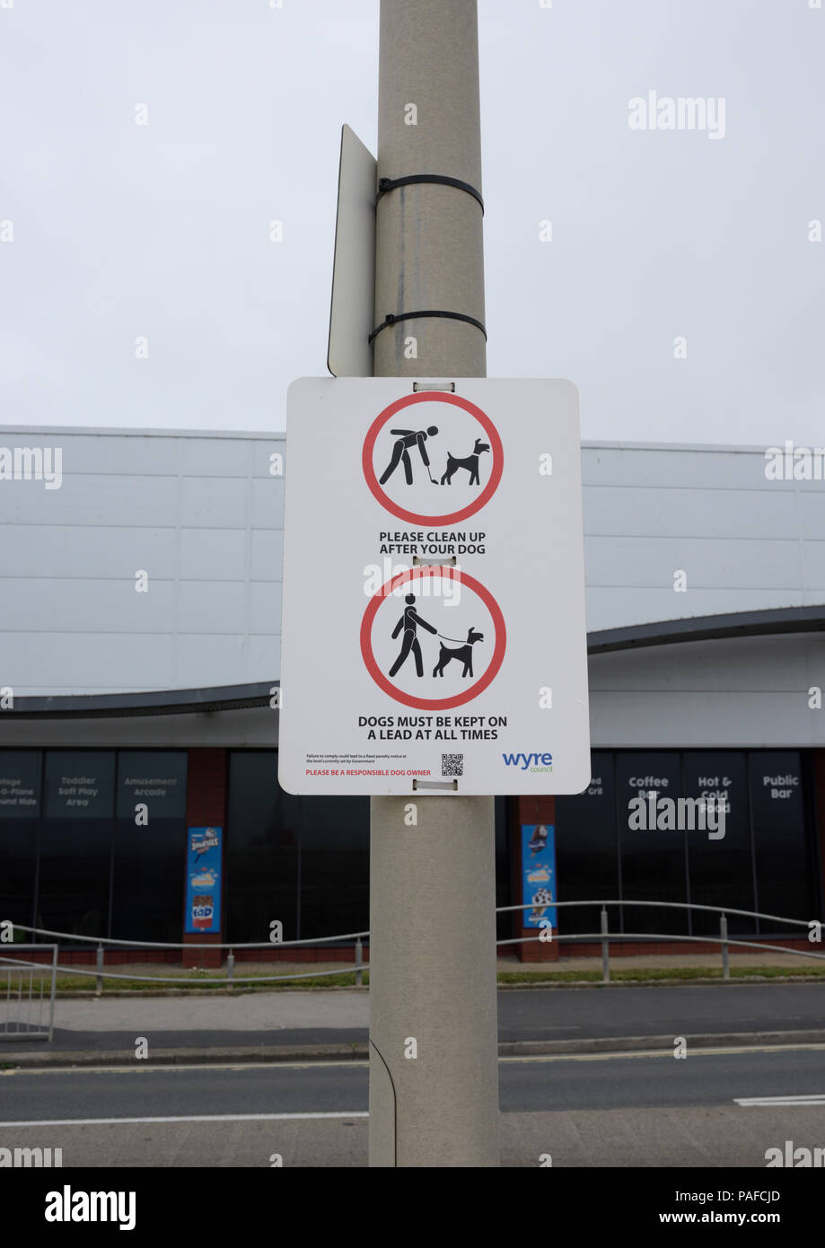 Pole mounted signage hi-res stock photography and images - Alamy