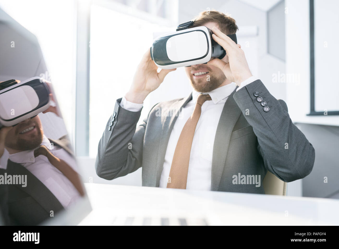 Business and entertainment device hi-res stock photography and images ...