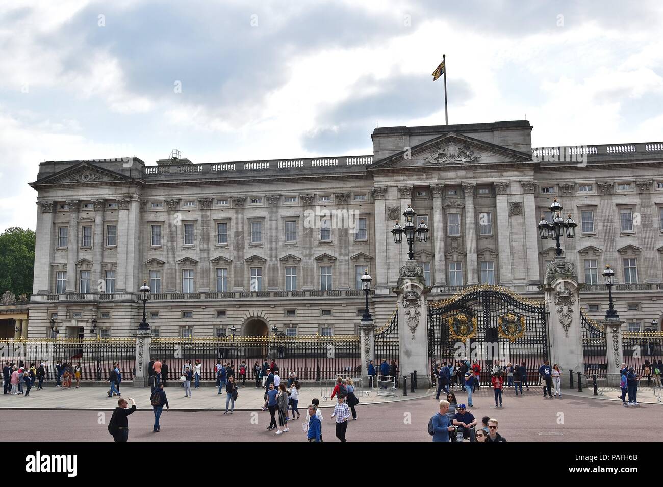 The Royal Residence of Buckingham Palace, home to Queen Elizabeth II ...
