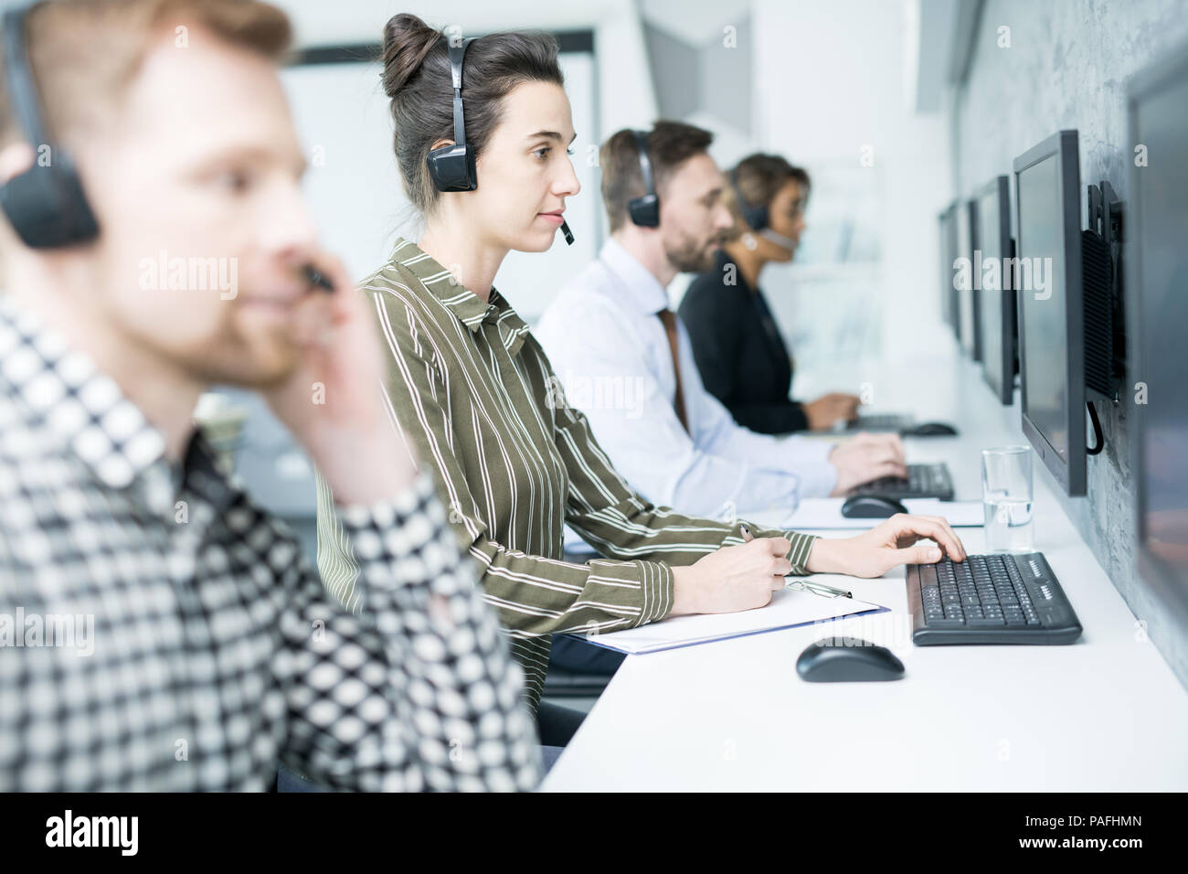 Customer service operator hi-res stock photography and images - Alamy