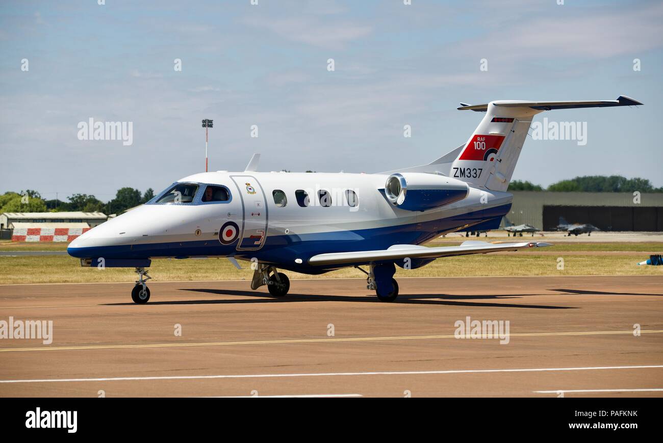 Embraer Phenom 100 - RAF new multi engine training aircraft arriving at ...