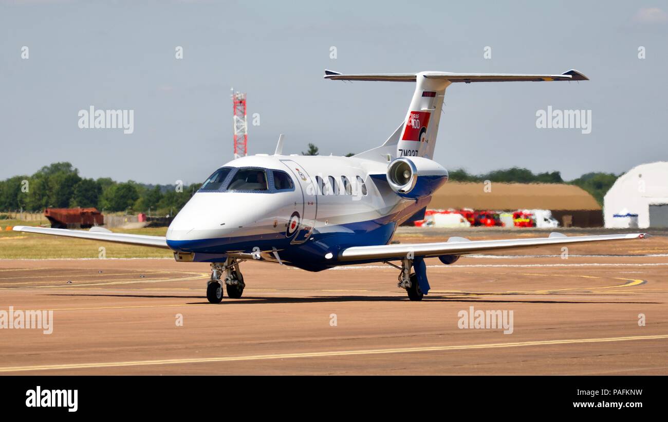 Embraer Phenom 100 - RAF new multi engine training aircraft arriving at ...