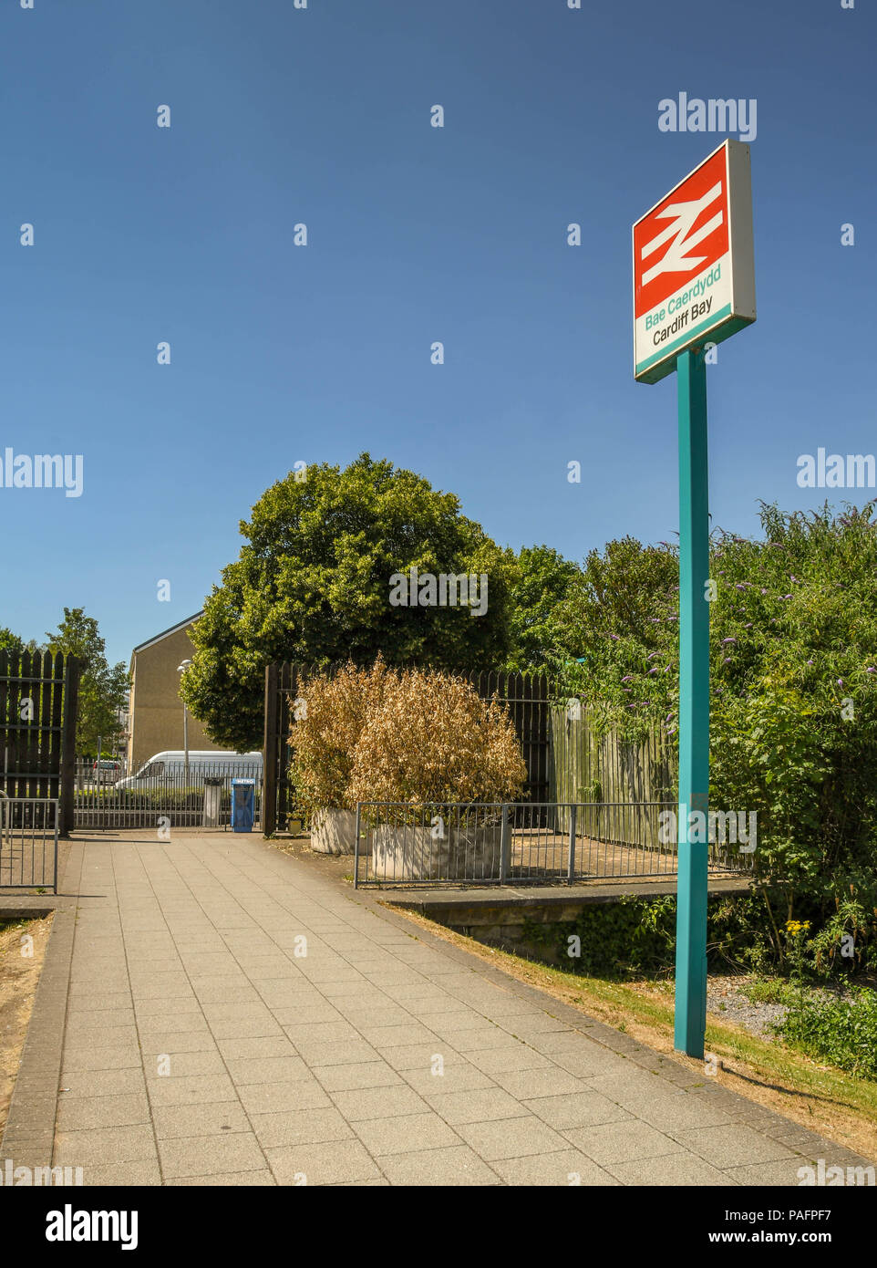 Tall logo sign hi-res stock photography and images - Alamy