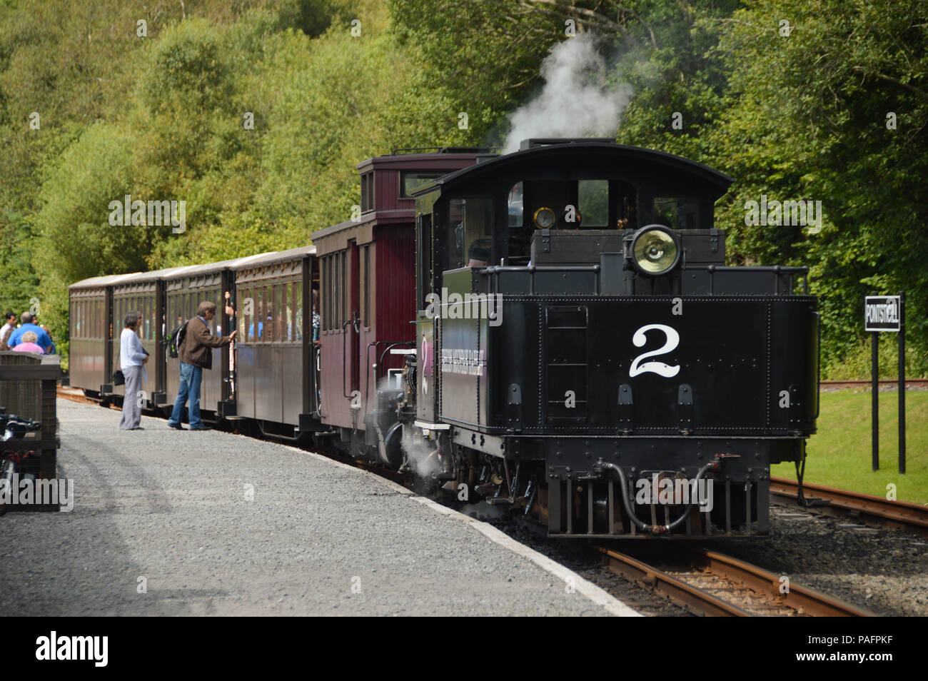 A Train Pulling Into A Platform High Resolution Stock Photography and Images - Alamy