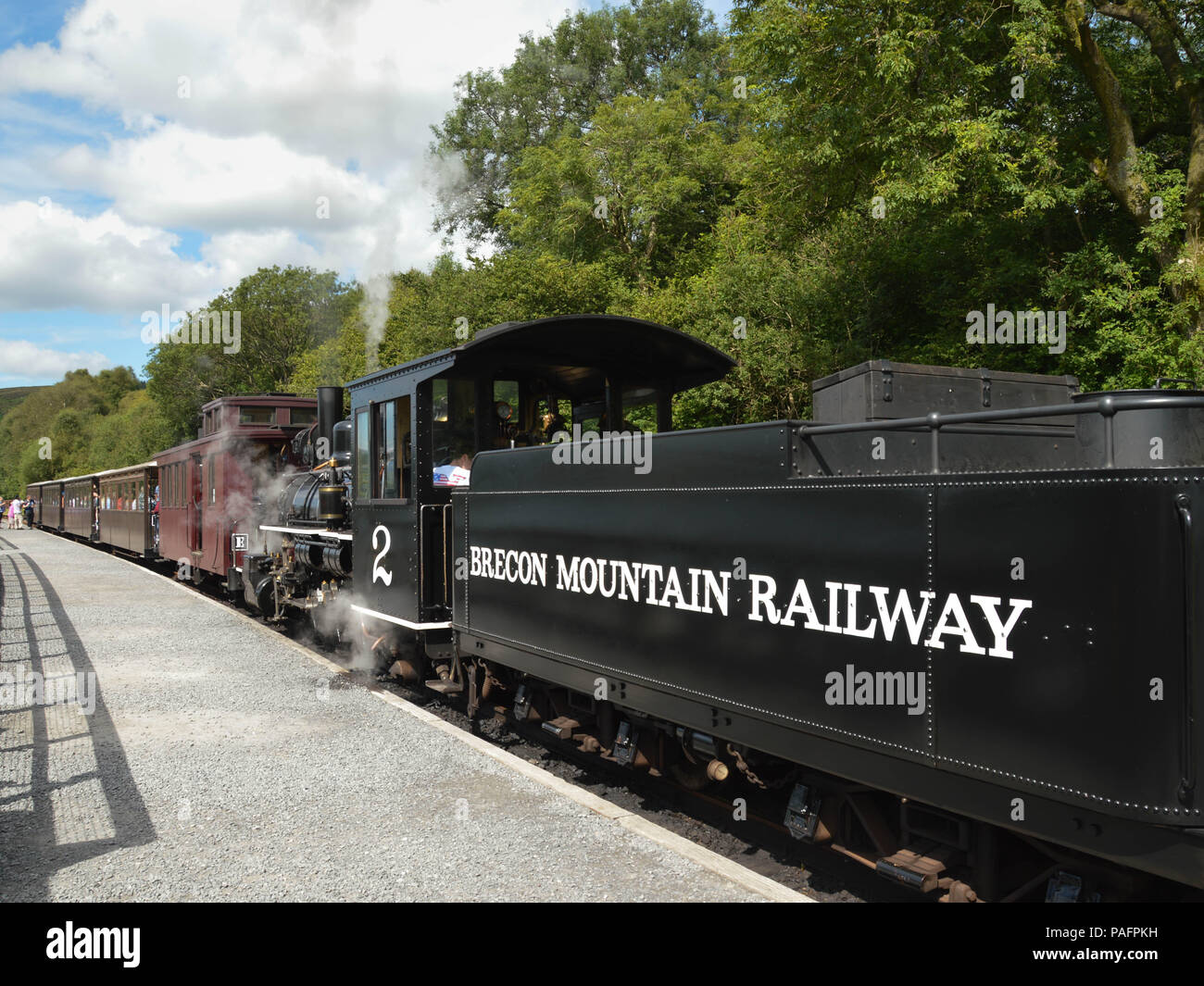 Train pulling carriages hi-res stock photography and images - Alamy