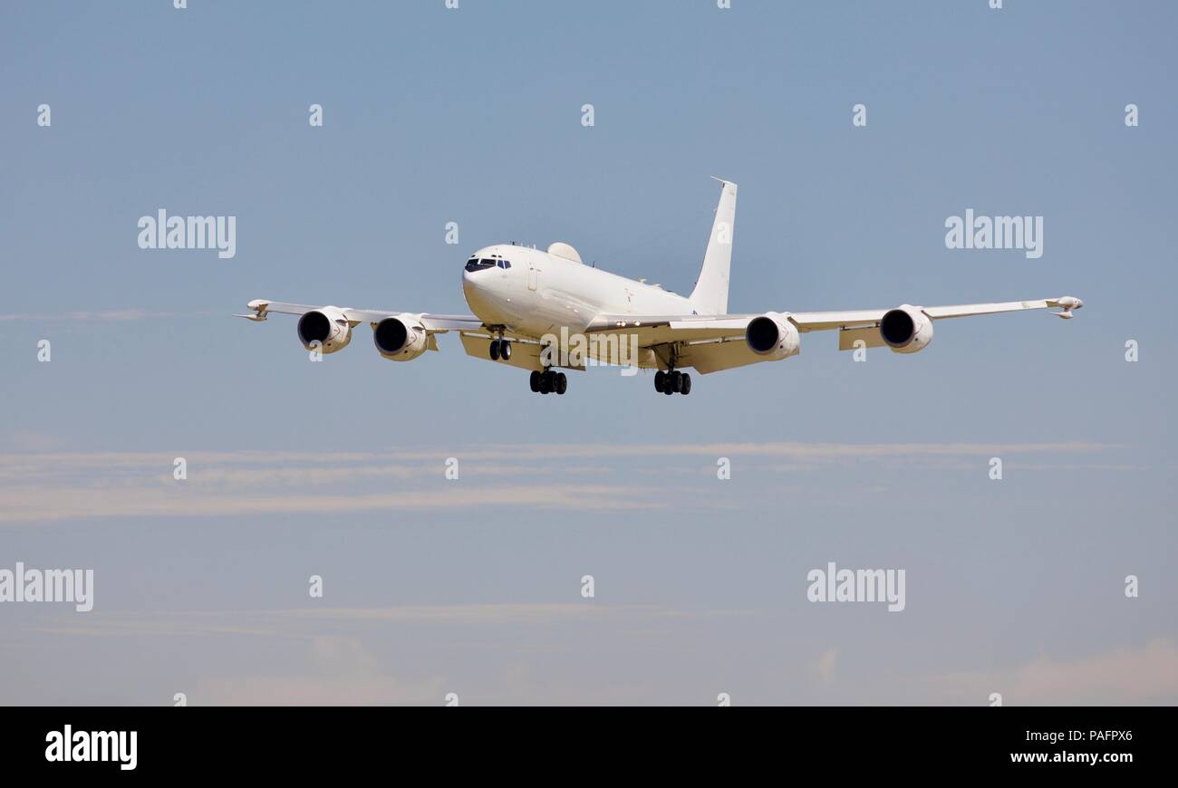 U.S Navy E6-B Mercury “doomsday plane” landing at RAF Fairford for the ...