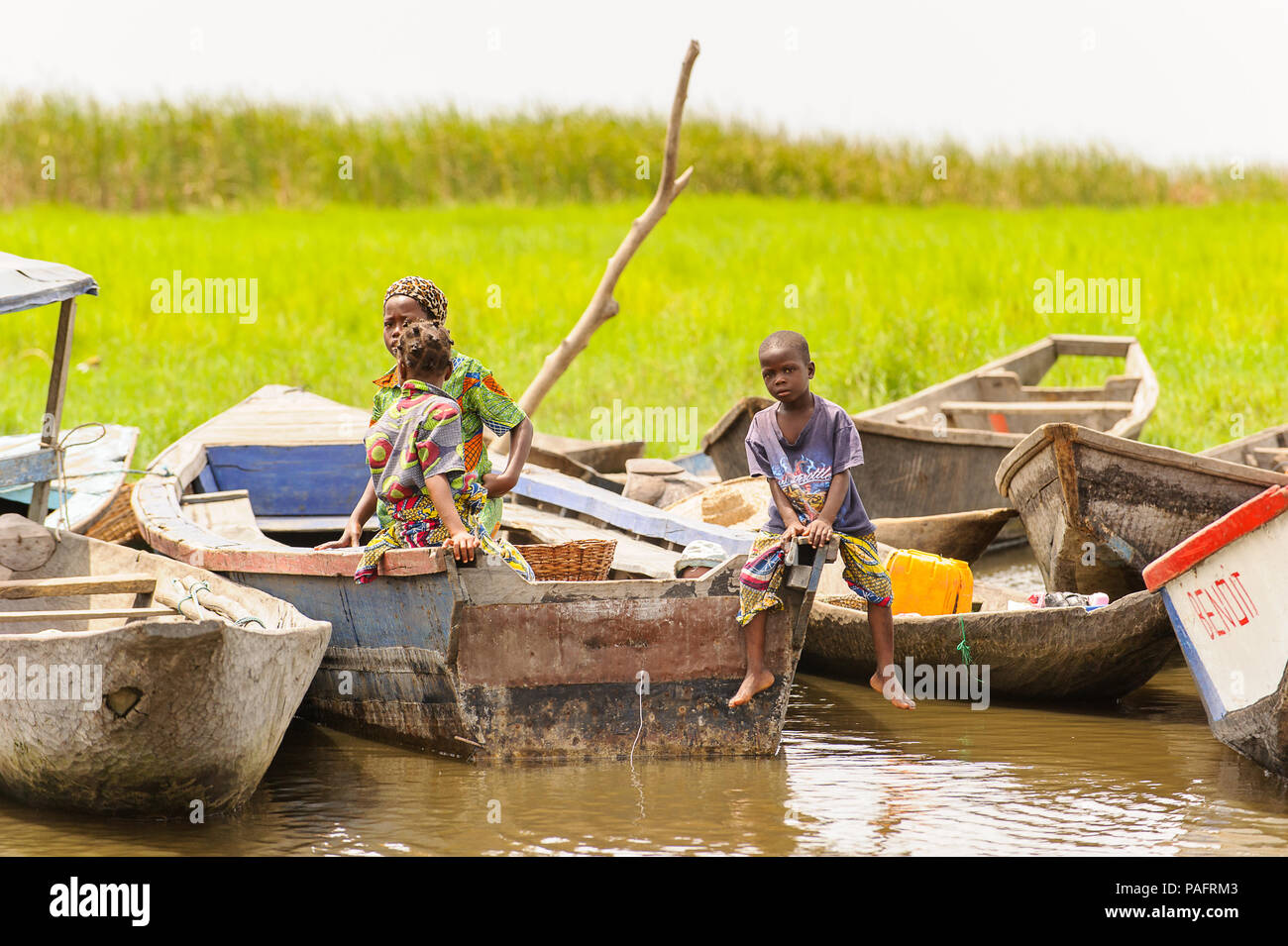 Benin food boat hi-res stock photography and images - Alamy