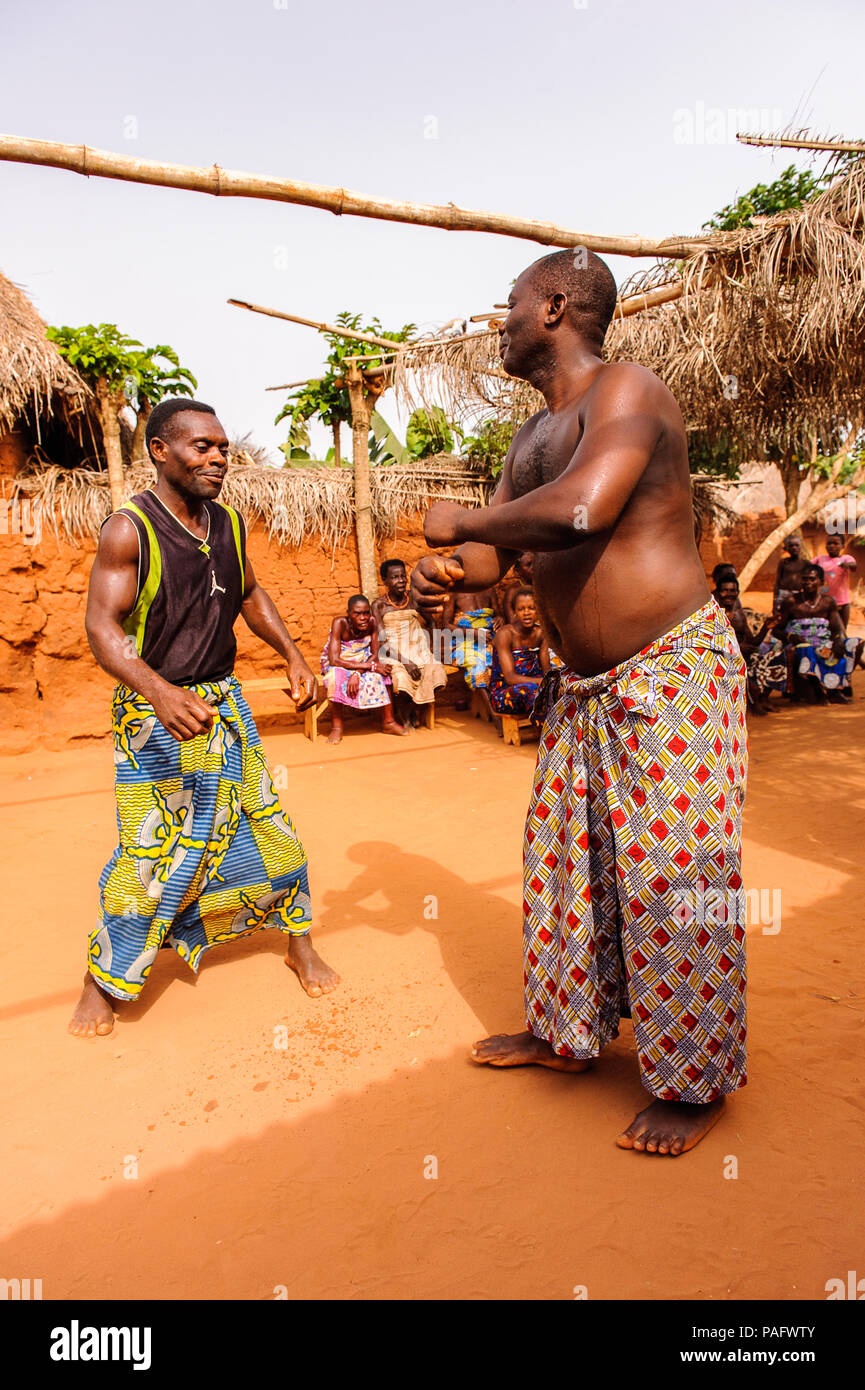 Man in traditional dress mali hi-res stock photography and images - Alamy