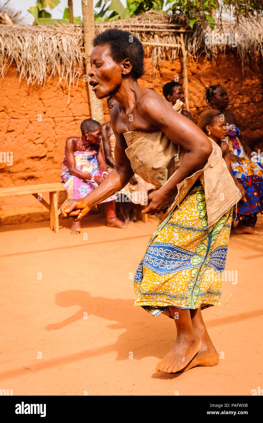 Nigerian people in tribal dress hi-res stock photography and images - Alamy
