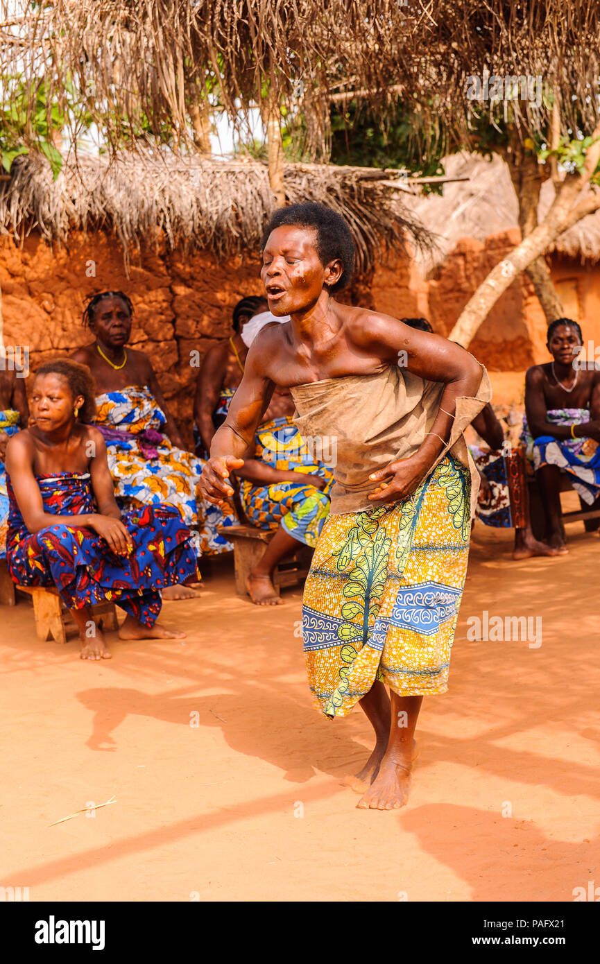 Nigerian people in tribal dress hi-res stock photography and images - Alamy