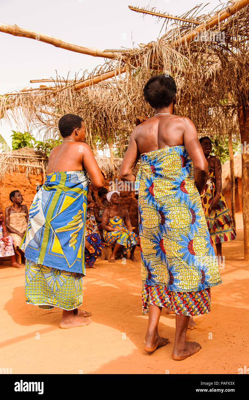 Nigerian people in tribal dress hi-res stock photography and images - Alamy