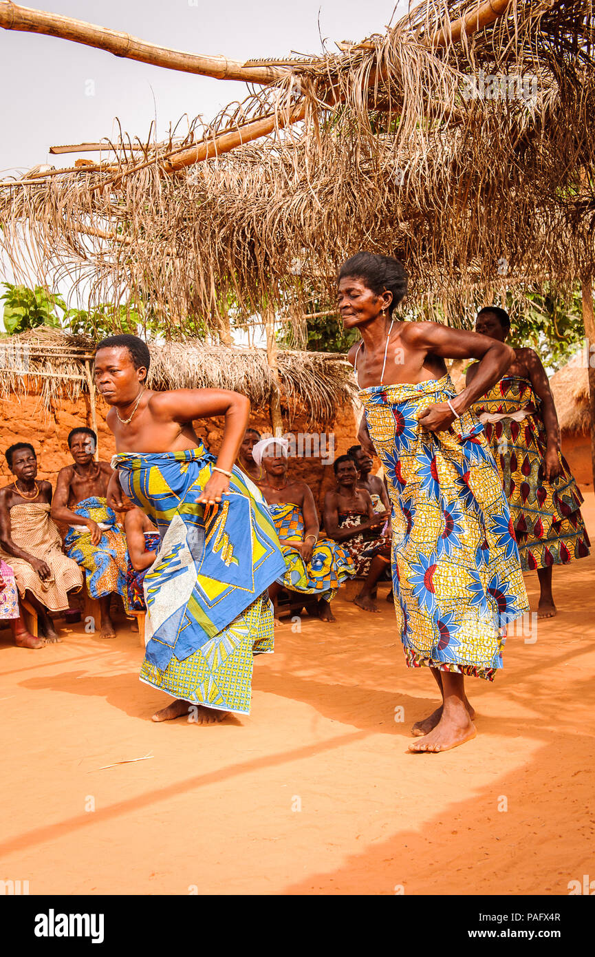 KARA, TOGO - MAR 11, 2012: Unidentified Togolese women in traditional ...