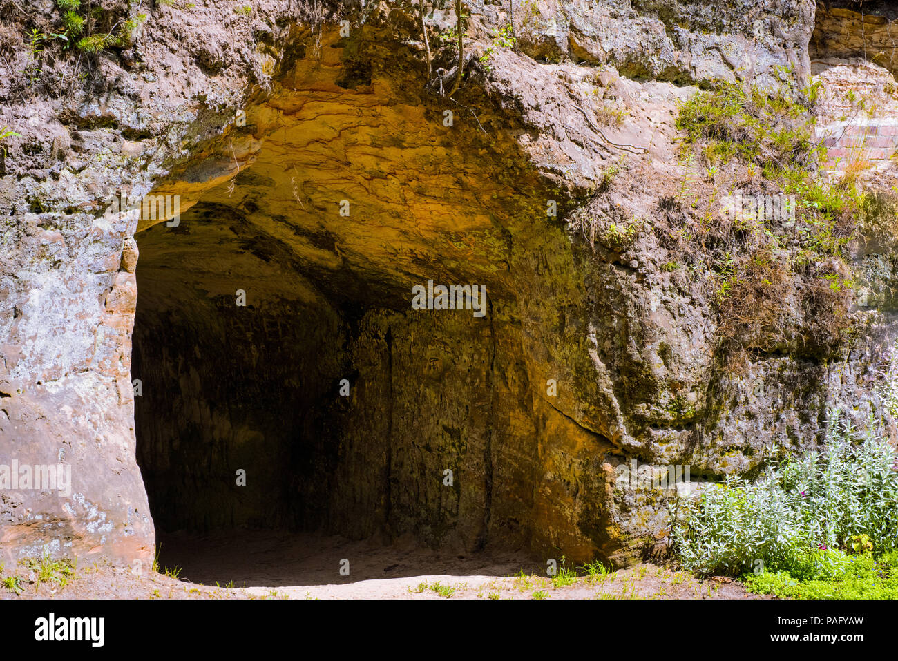 Dark Cave Entrance Stock Photos & Dark Cave Entrance Stock Images - Alamy