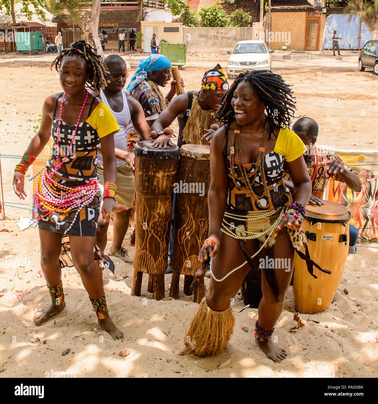 Angolan dance hi-res stock photography and images - Alamy