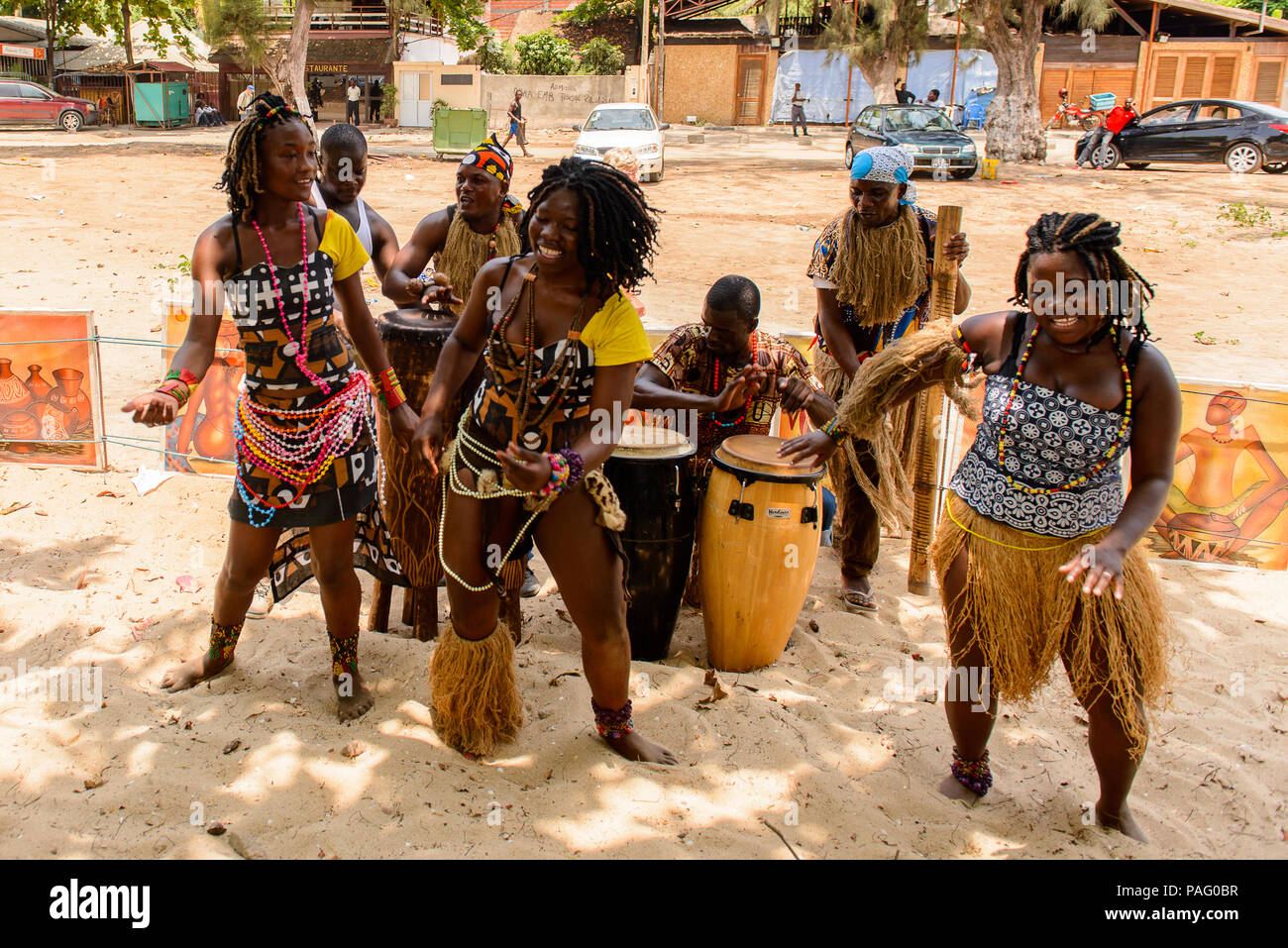 Angolan dance hi-res stock photography and images - Alamy