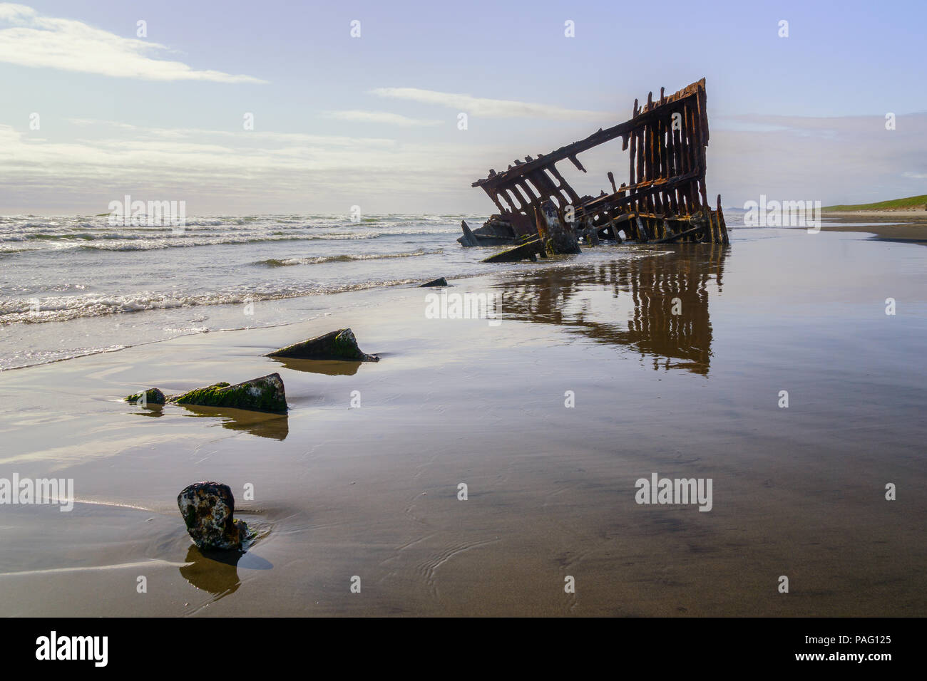 Shipwreck coast oregon hi-res stock photography and images - Alamy