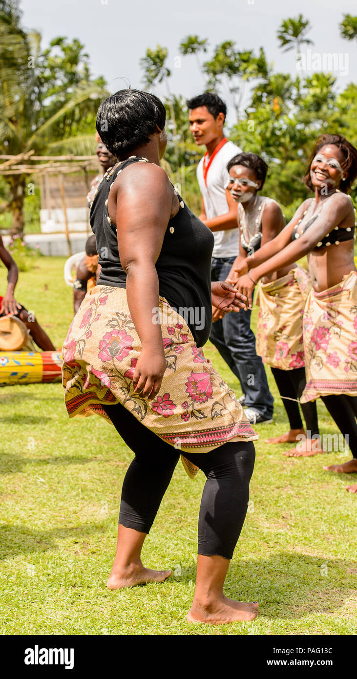 Dances in gabon hi-res stock photography and images - Alamy