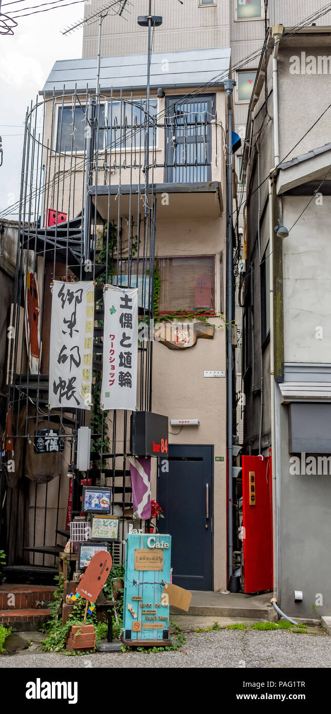 Narrow bar hi-res stock photography and images - Alamy