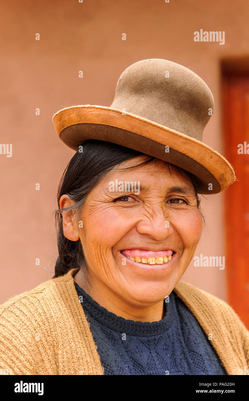 PERU - NOVEMBER 6, 2010: Unidentified Peruvian lady in the popular ...