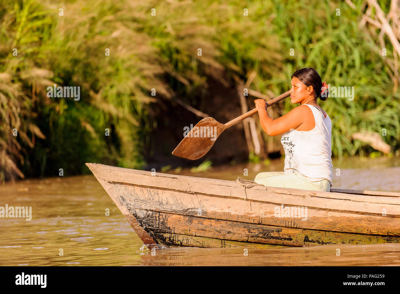 AMAZONIA, PERU - NOV 10, 2010: Unidentified Amazonian woman raws a ...