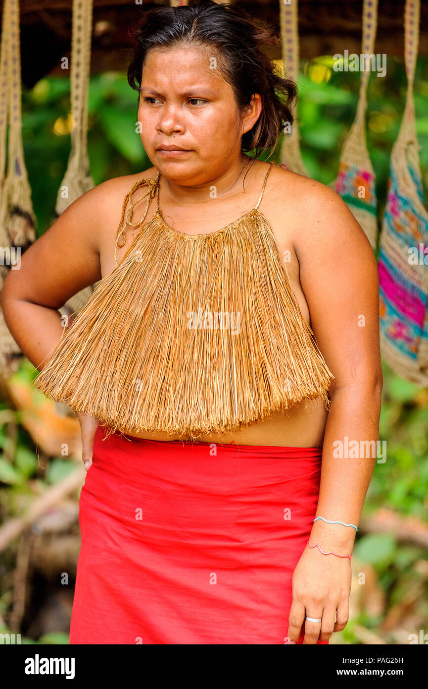 AMAZONIA, PERU - NOV 10, 2010: Unidentified Amazonian indigenous woman ...