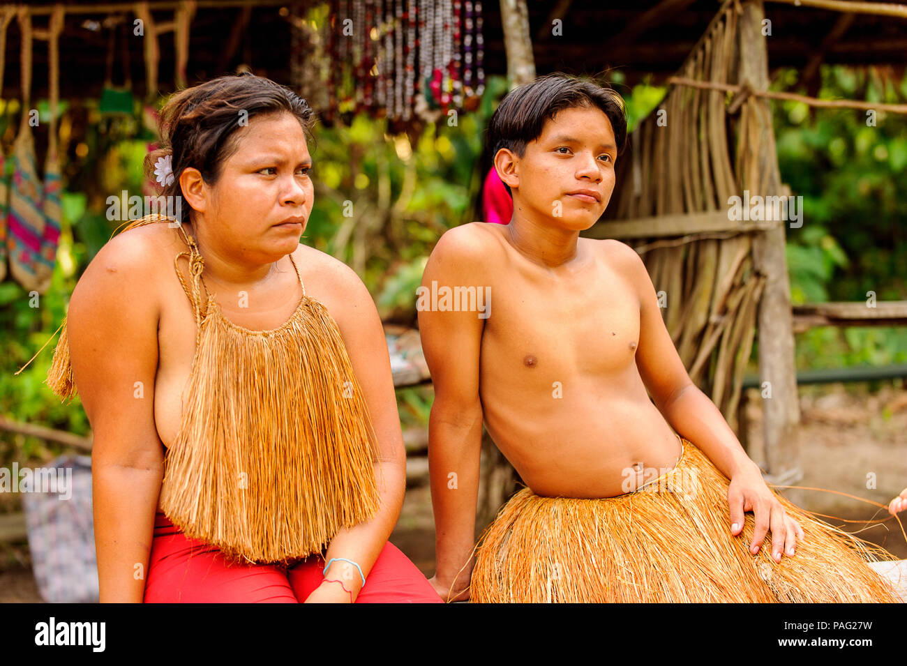 AMAZONIA, PERU - NOV 10, 2010: Unidentified Amazonian indigenous family ...