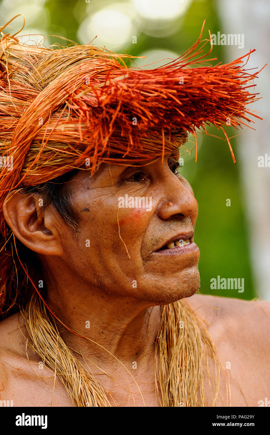 AMAZONIA, PERU - NOV 10, 2010: Unidentified Amazonian indigenous man ...