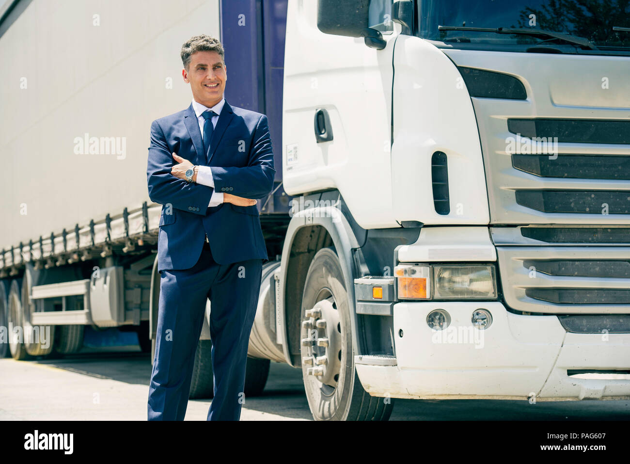 Three quarter view of front of lorry hi-res stock photography and ...