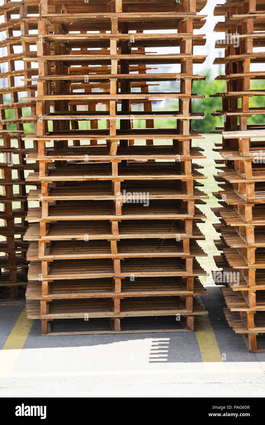 Stack of pallets Stock Photo - Alamy