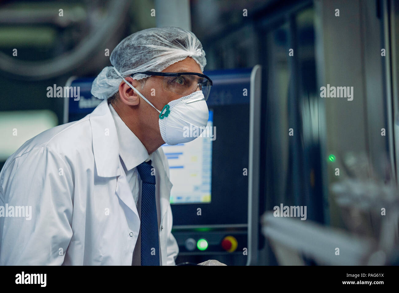 Computer research scientist image hi-res stock photography and images ...